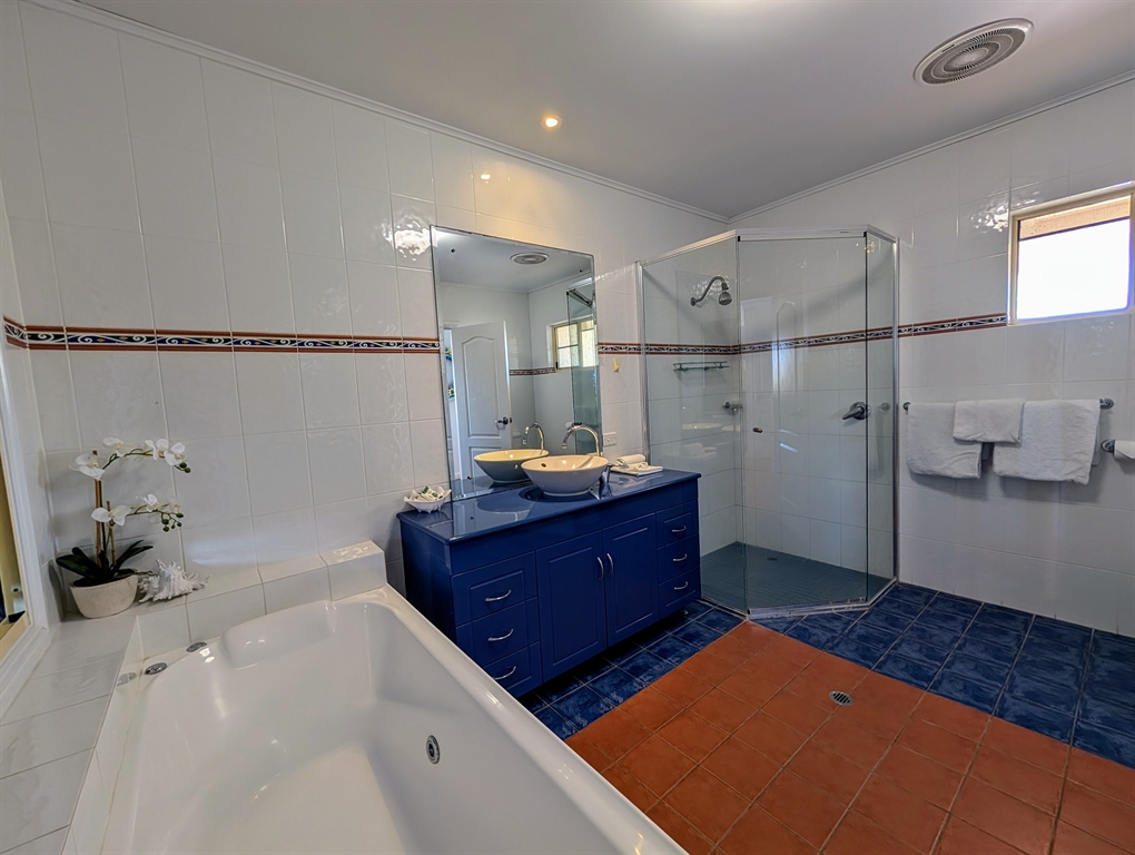 Rose Bay Resort | Booking Form