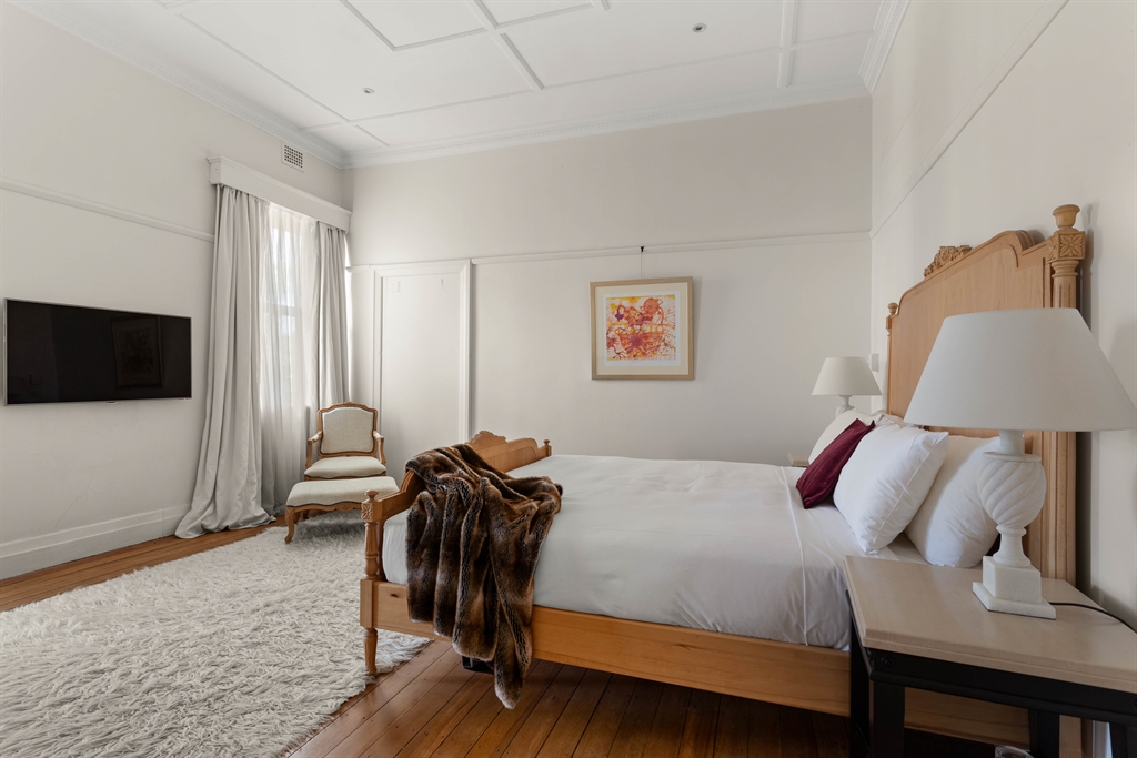 The Robertson Hotel | Booking Form