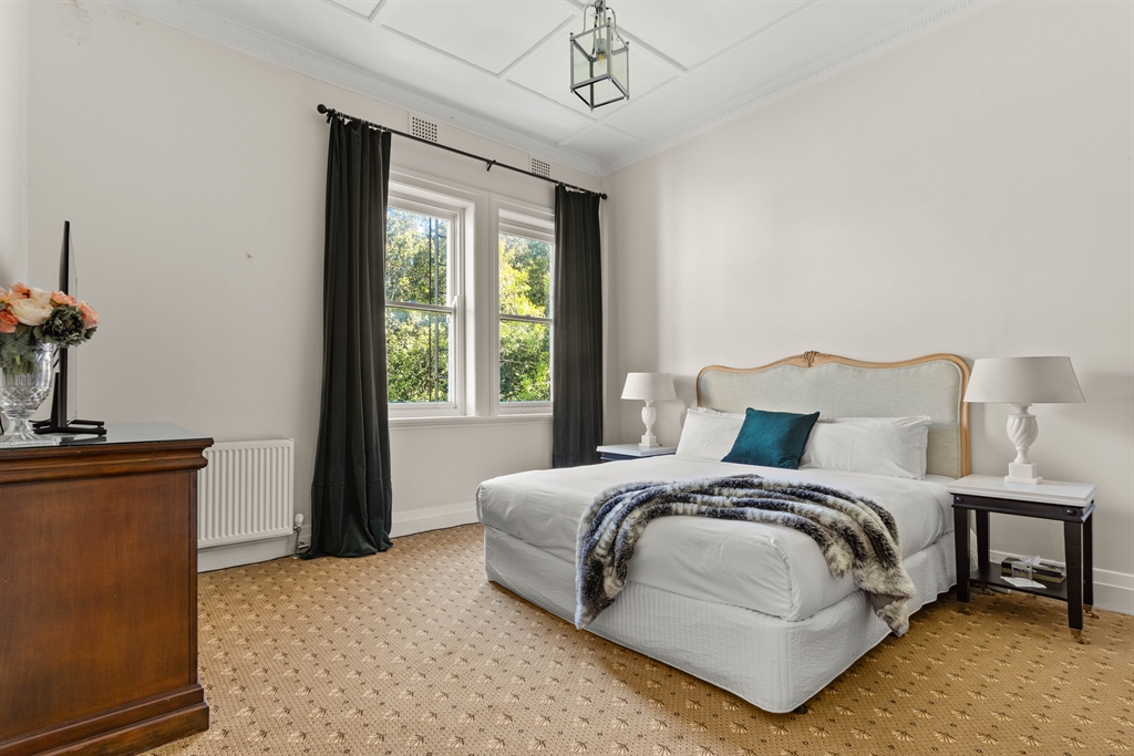 The Robertson Hotel | Booking Form