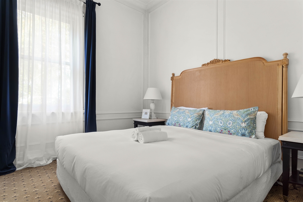 The Robertson Hotel | Booking Form