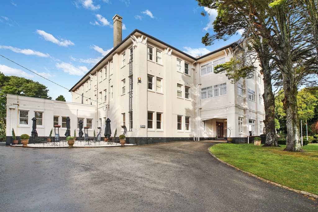 The Robertson Hotel | Booking Form