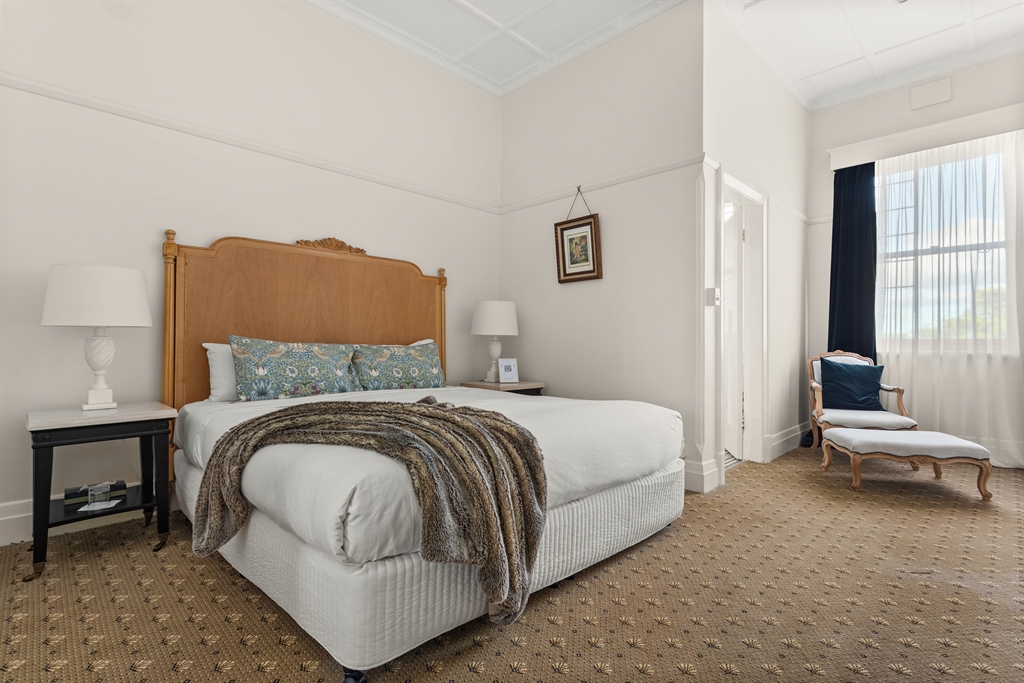 The Robertson Hotel | Booking Form